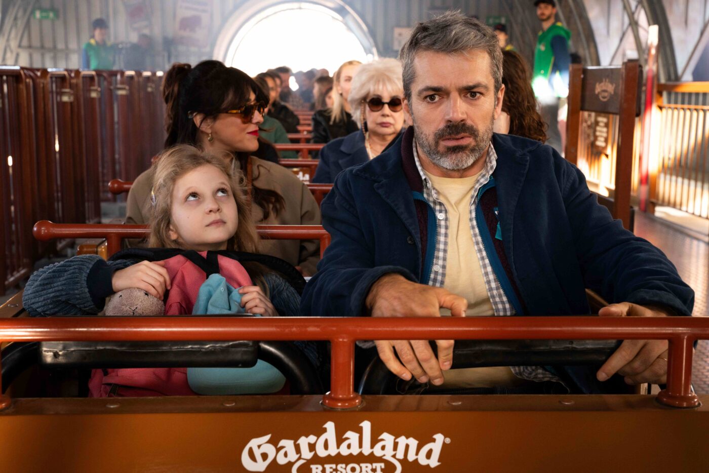 Gardaland protagonista in Una Famiglia Sottosopra nuovo film di Alessandro Genovesi | la Voce Di ...